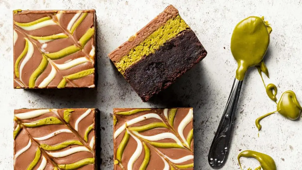 Pistachio Chocolate Brownies (Dubai Chocolate Brownies) | Movers and Bakers